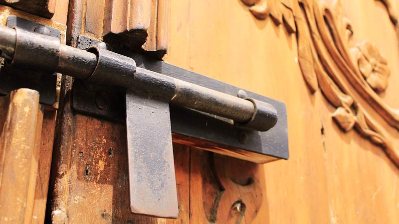 ¿Qué tipo de cerrojo es el más seguro para proteger tu casa? - Malasaña.com